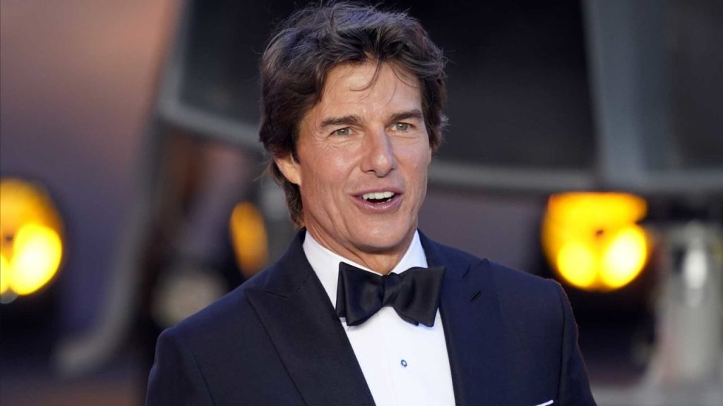 Tom Cruise Biography: Age, Birthday, Early Life, Career, Assets ...
