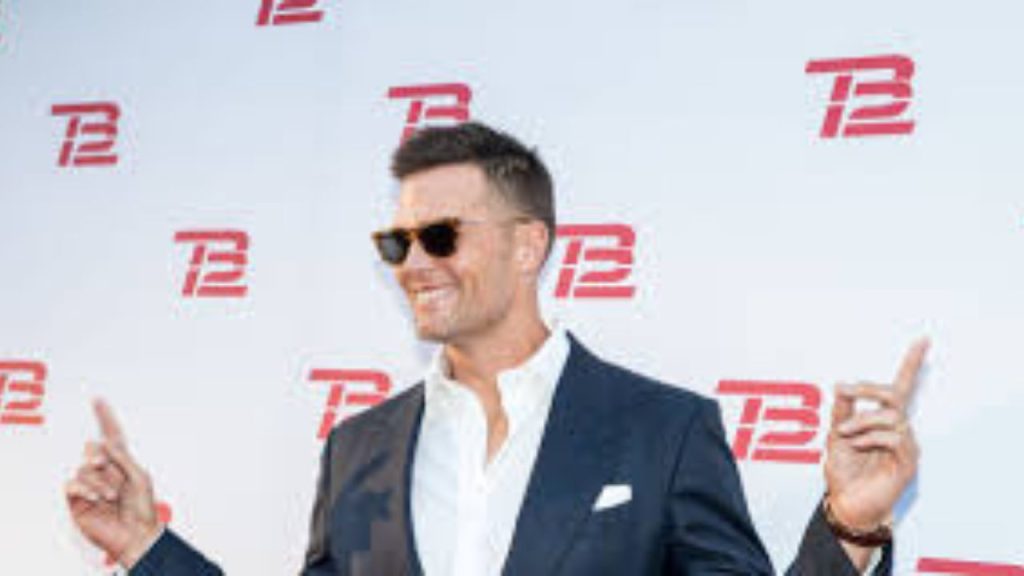 Tom Brady Biography: Birthday, Early Life, Personal Life, Career ...