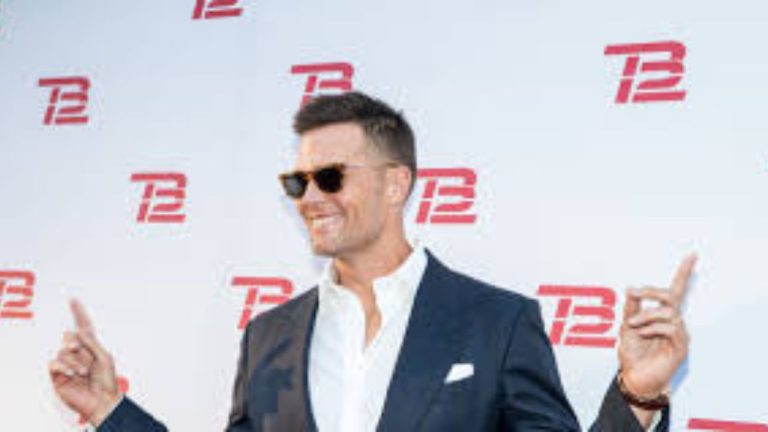 Tom Brady Biography: Birthday, Early Life, Personal Life, Career ...