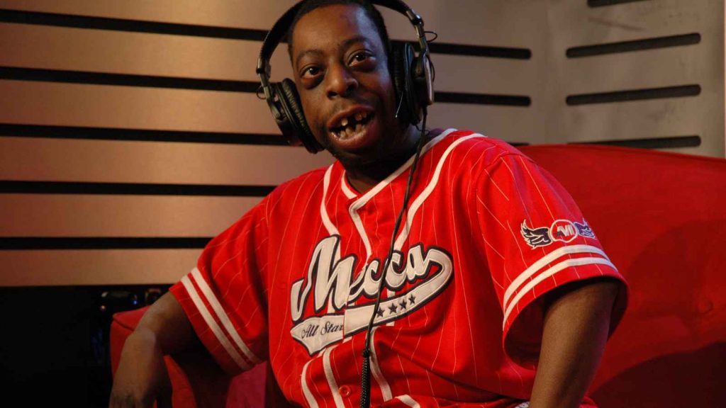 Beetlejuice Biography: Age, Height, Birthday, Family, Net Worth ...