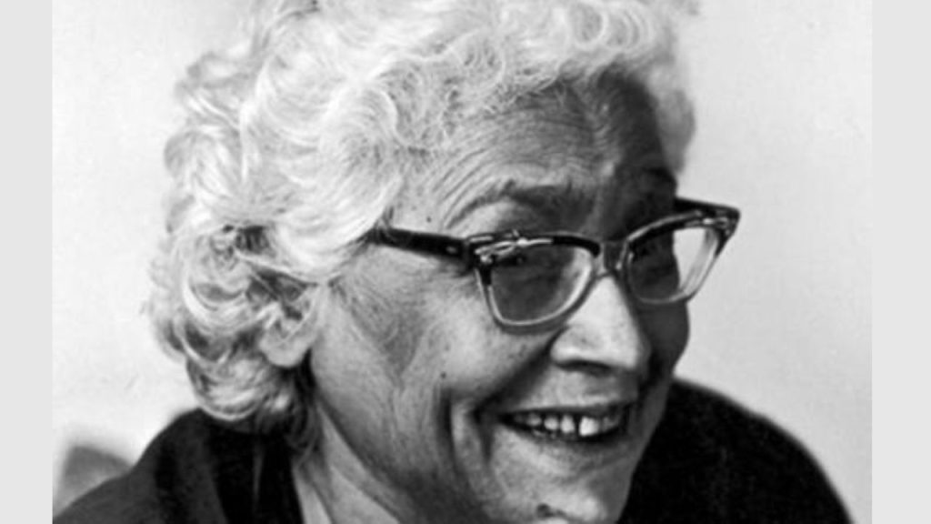 Ismat Chughtai Biography: Birthday, Early Life, Career, Facts, Death ...